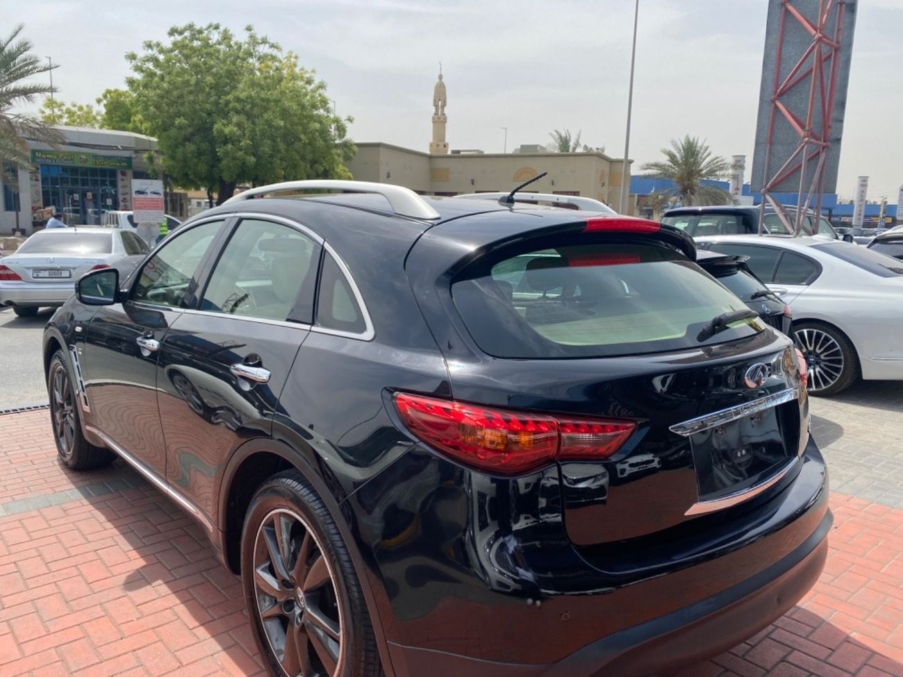 Used Infiniti QX70 Sport Luxury 2015 for sale in Dubai - 610986