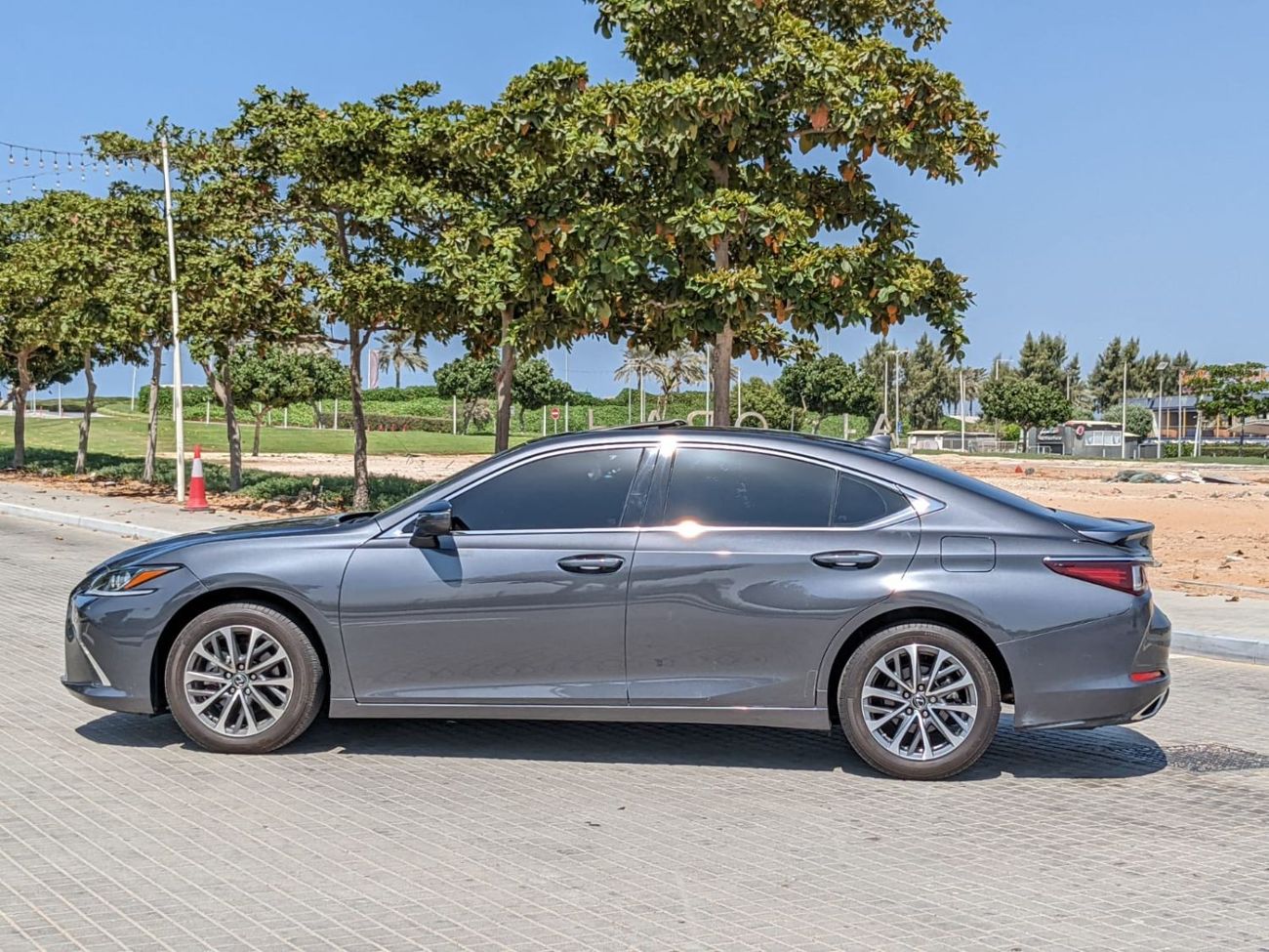 Used Lexus ES350 Exclusive 3.5L 2023 for sale in Dubai - 795682