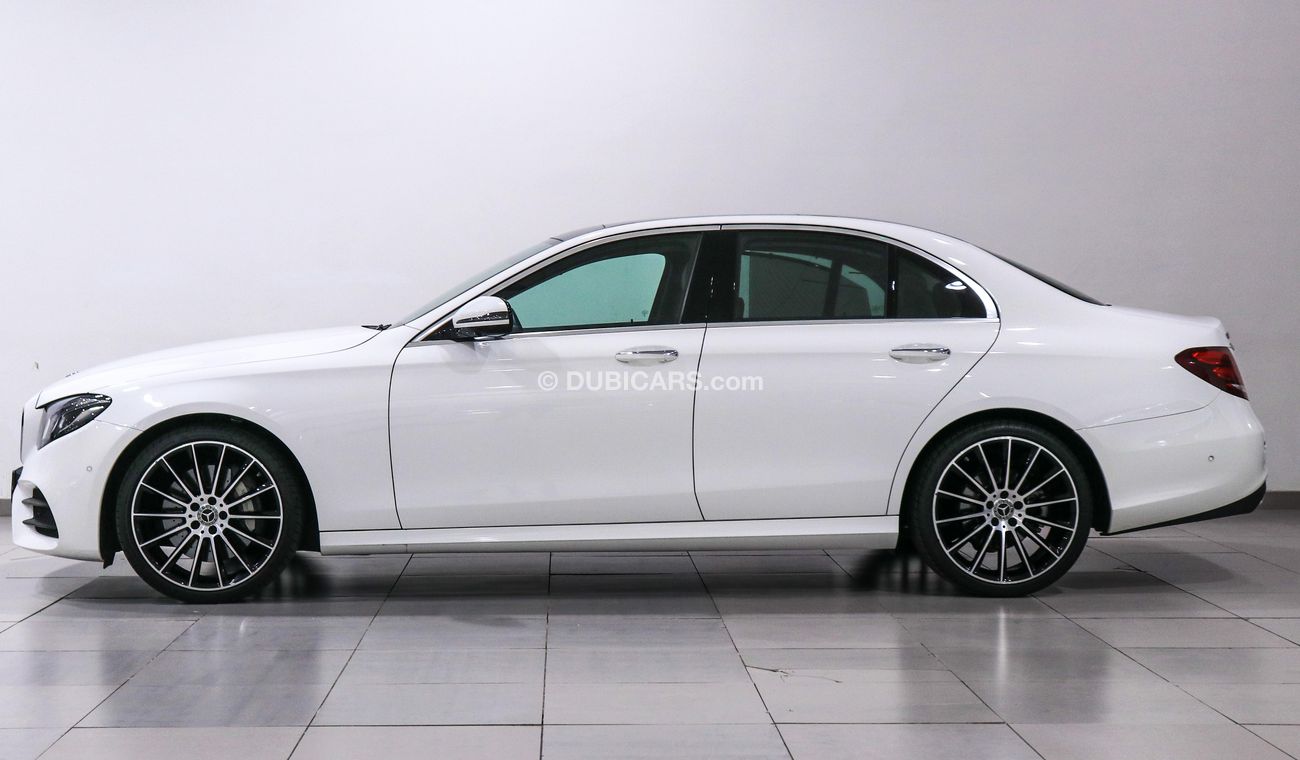 مستعملة مرسيدس بنز E300 E 300 SALOON 2020 للبيع في دبي - 337763