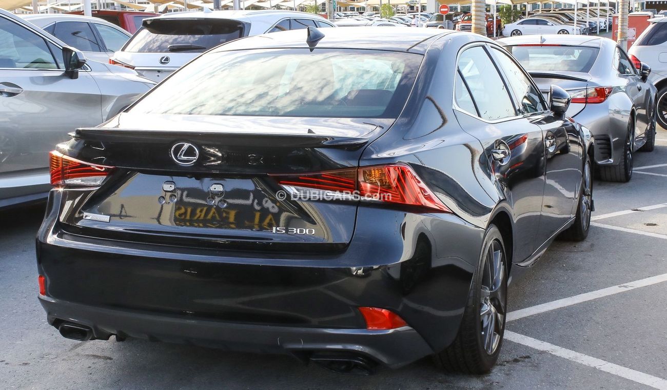 Used Lexus IS300 2018 for sale in Dubai - 301975