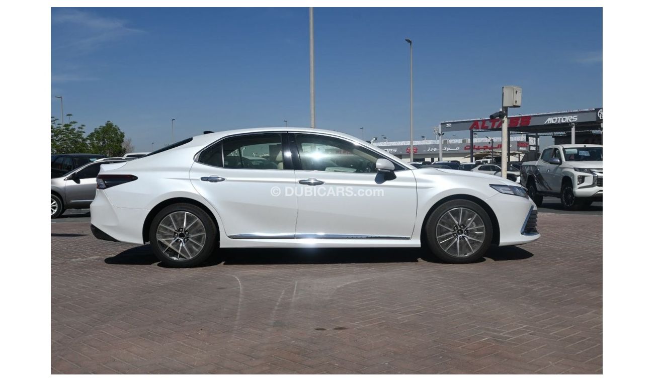 New Toyota Camry CAMRY LIMITED 3.5L PETROL 2023 2023 for sale in Dubai - 682196