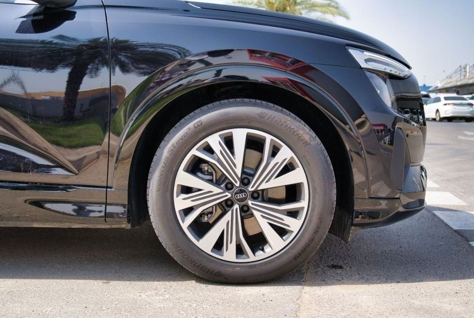 New Audi etron 2023 | AUDI | Q5 E-TRON 40 | GLARE EDITION 2023 for sale in Dubai - 753250