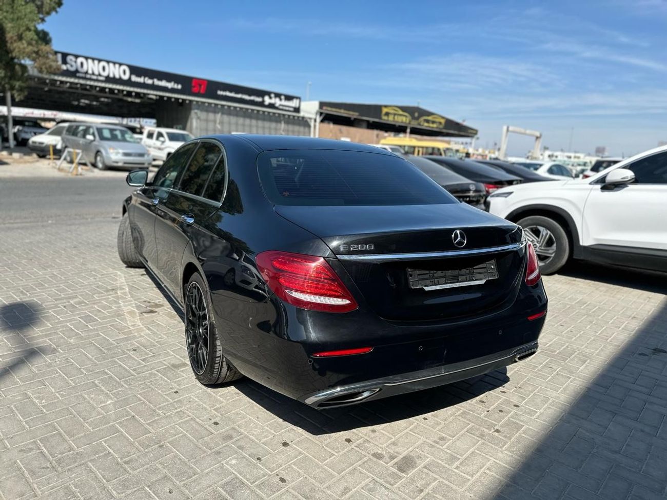 Used Mercedes-Benz E200 Std 2018 for sale in Dubai - 724704