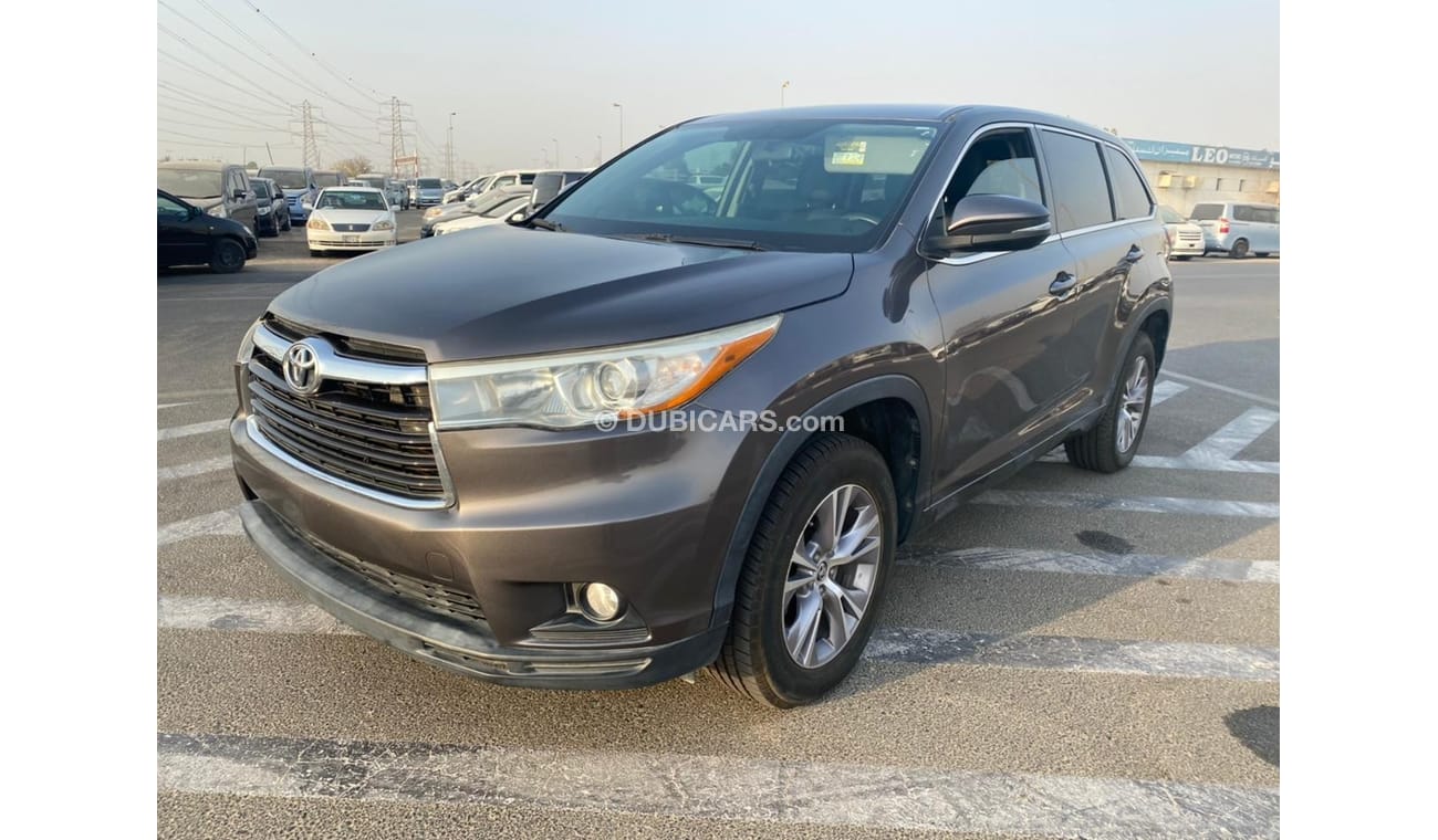 Used 2016 TOYOTA HIGHLANDER / Mid Option 2016 for sale in Dubai - 224808