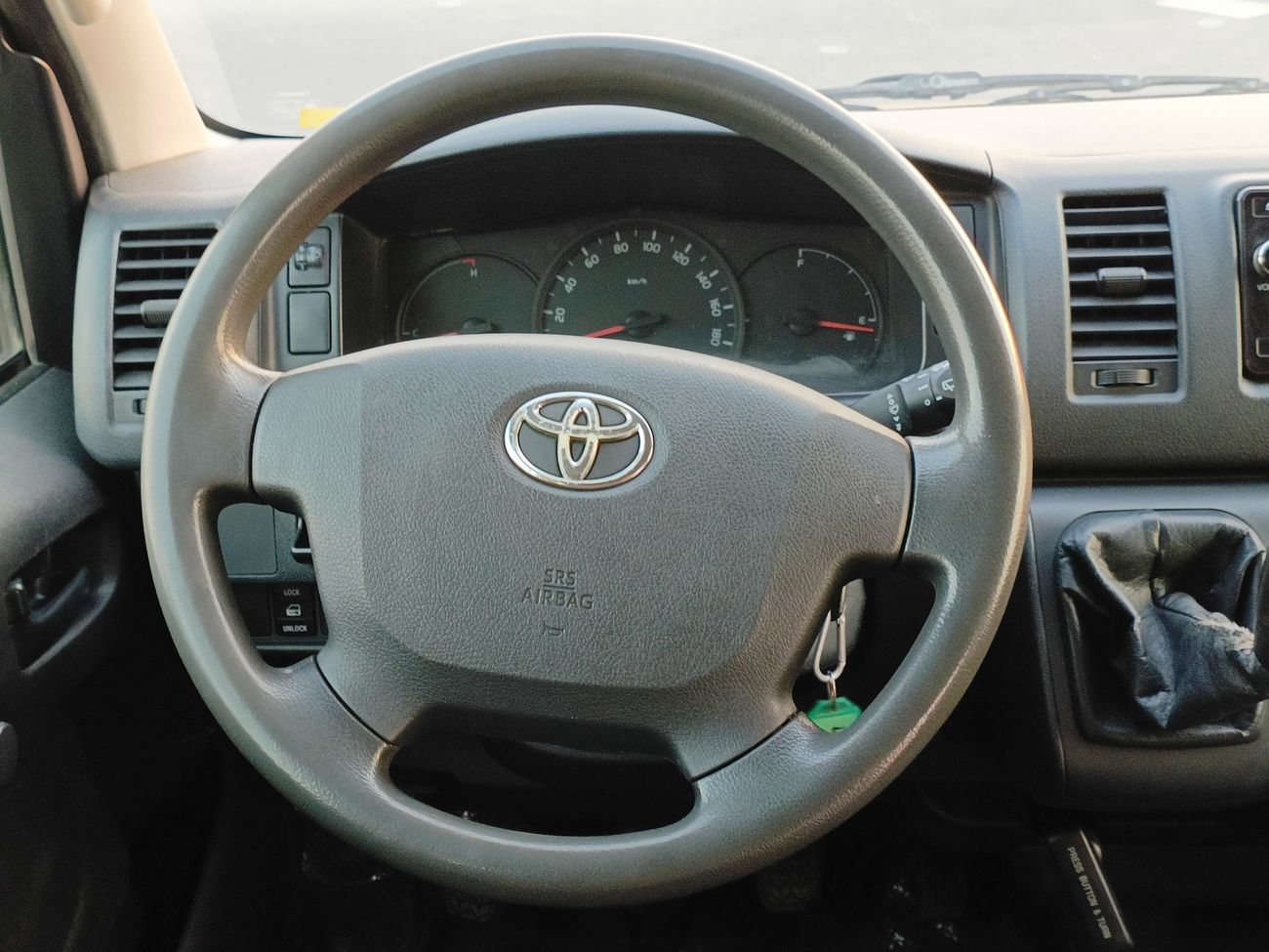 Used Toyota Hiace STANDARD ROOF 2.5L 4CY DIESEL MANUAL GEAR BOX / REAR ...