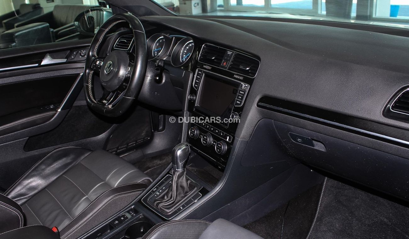 Used Volkswagen Golf R 2015 for sale in Dubai - 312113