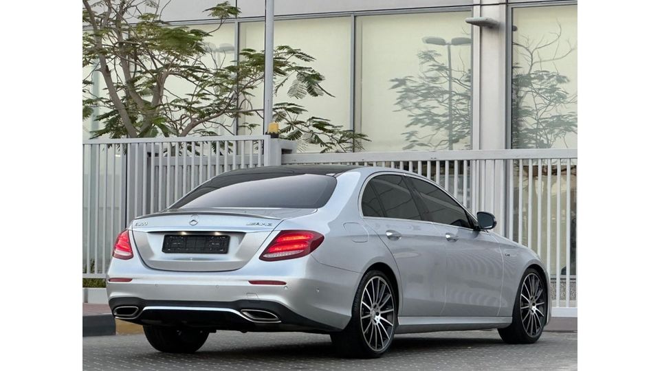 مستعملة مرسيدس بنز E300 Std 2017 للبيع في الشارقة - 744296