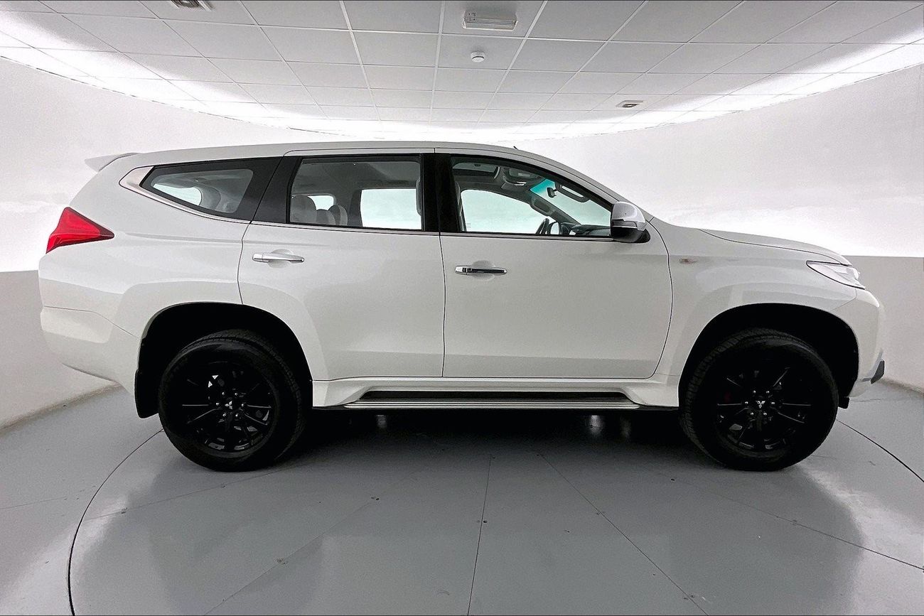 Used Mitsubishi Montero GLS Mid 2019 for sale in Dubai - 690246