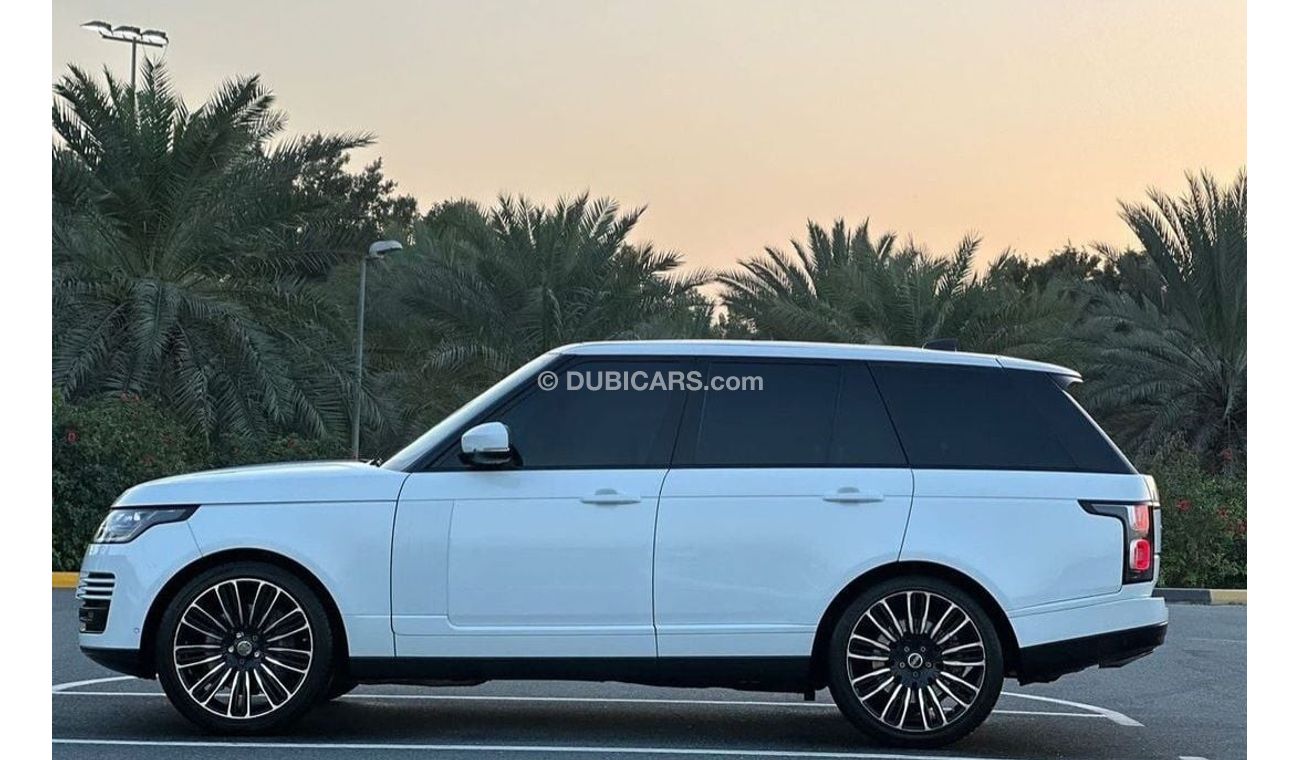 Used Land Rover Range Rover Vogue 2018 for sale in Dubai - 609057