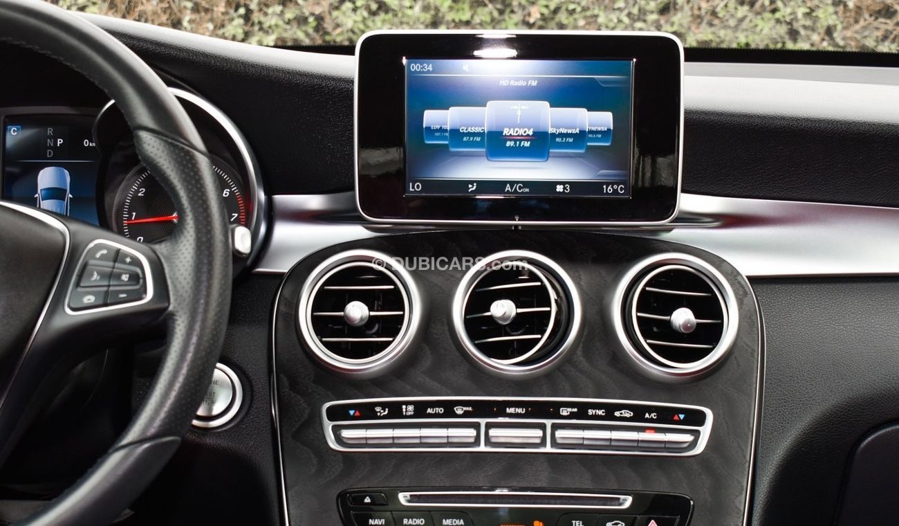 Used Mercedes-Benz GLC 300 2018 for sale in Dubai - 607502