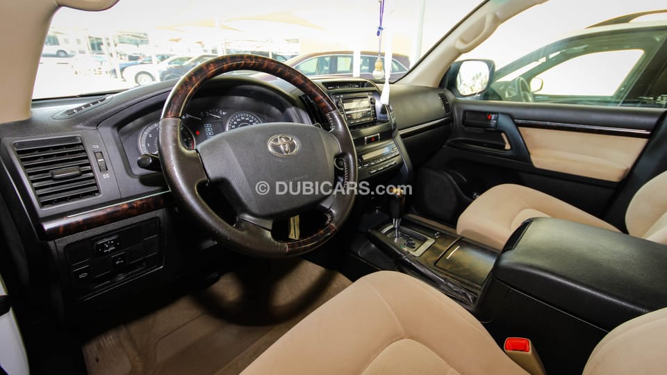 Used Toyota Land Cruiser GLX 2010 for sale in Dubai - 74277