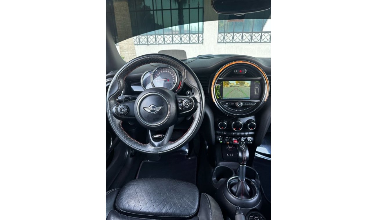 Used Mini Cooper S 2018 for sale in Sharjah - 715669