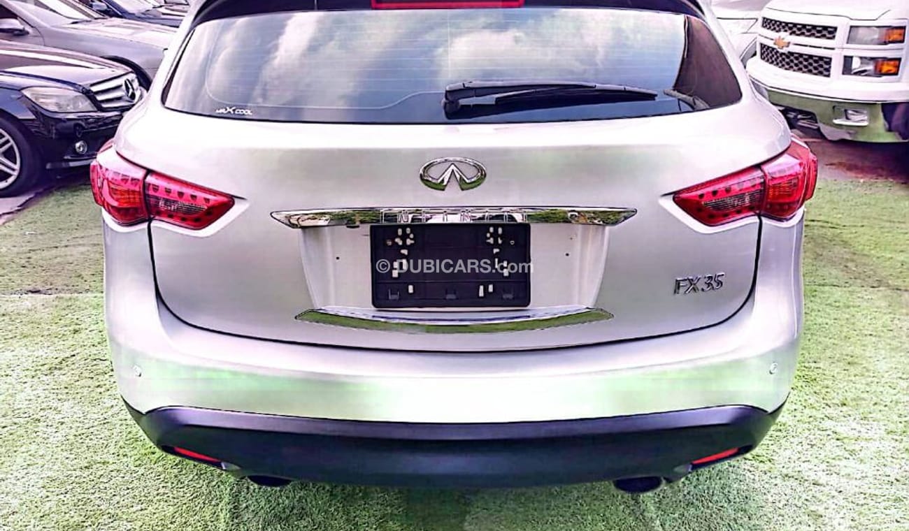 Used Infiniti FX35 Gulf 2009, silver color, black interior, number one ...