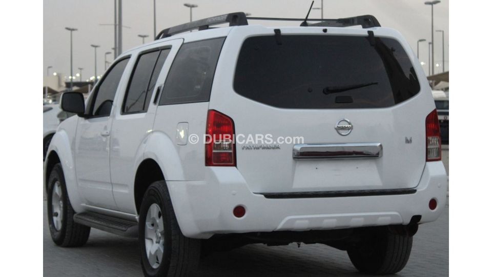 Used SE Mid Nissan Pathfinder 2015 in excellent condition, without ...