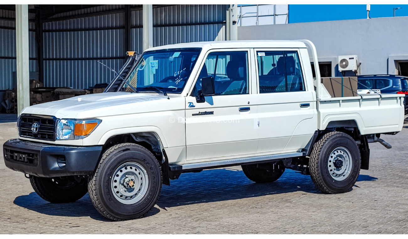 New Toyota Land Cruiser Pick Up LAND CRUISER LC79 DC 4.0L PETROL 2023 for sale in Dubai - 759941