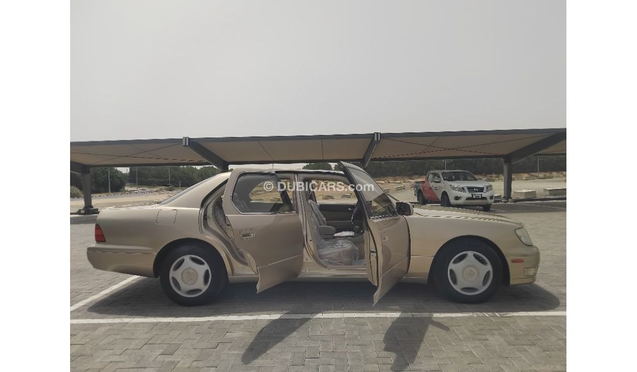 Used Lexus LS 400 2000 2000 for sale in Sharjah - 639035