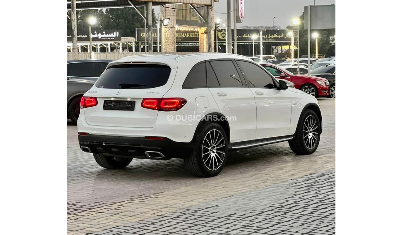 Used Mercedes-Benz GLC 300 4MATIC 2021 for sale in Dubai - 671990