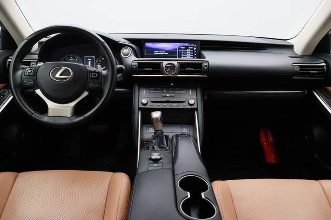 Used Lexus IS350 PLATINUM 3.5 2019 for sale in Dubai - 832748