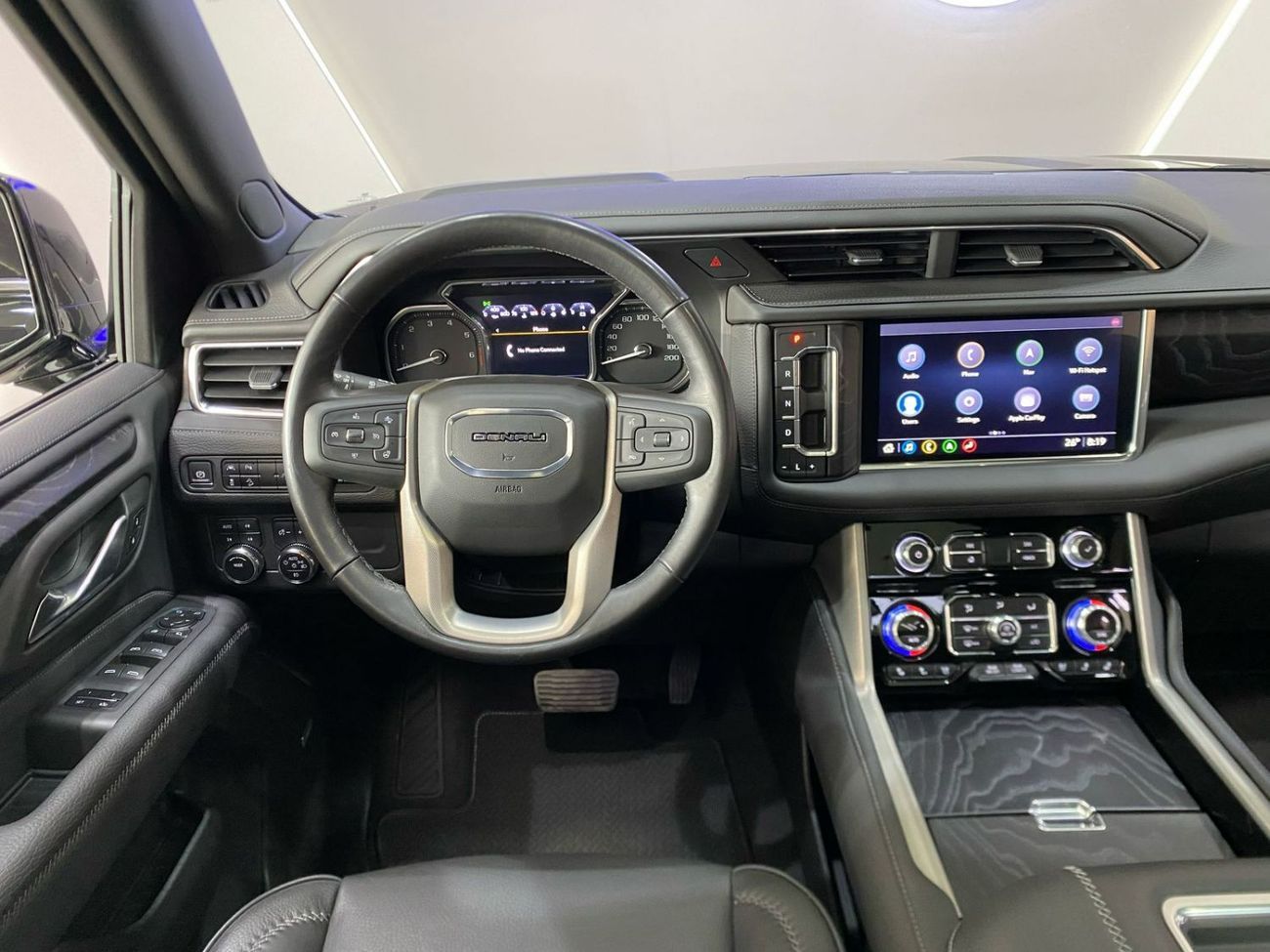 Used GMC Yukon Denali 6.2L (8 Seater) - 2021 2021 for sale in Dubai - 882232