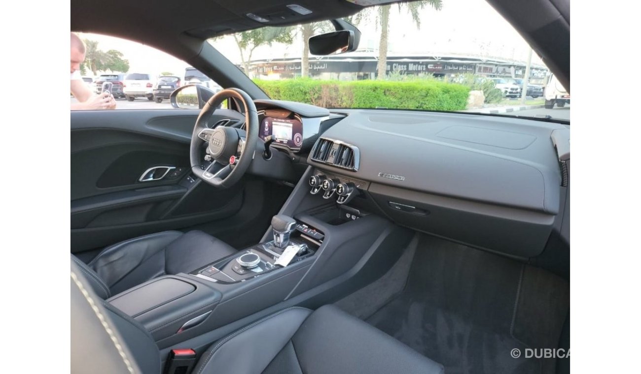 Used Audi R8 Std 2020 for sale in Dubai - 591387