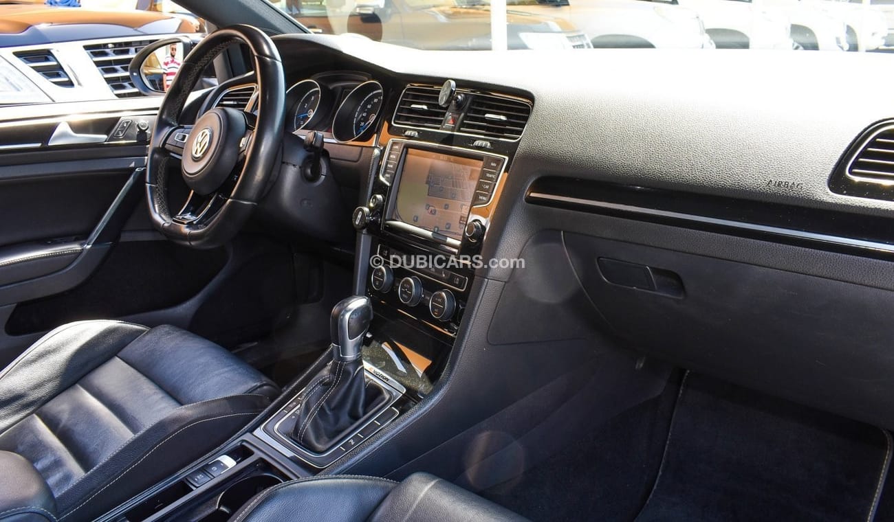 Used Volkswagen Golf R 4MOTION 2017 for sale in Dubai - 622683