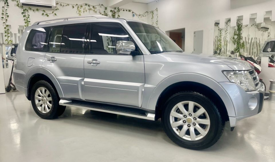 Mitsubishi Pajero PAJERO 3.8 GLS ORIGINAL PAINT..FSH for sale: AED ...