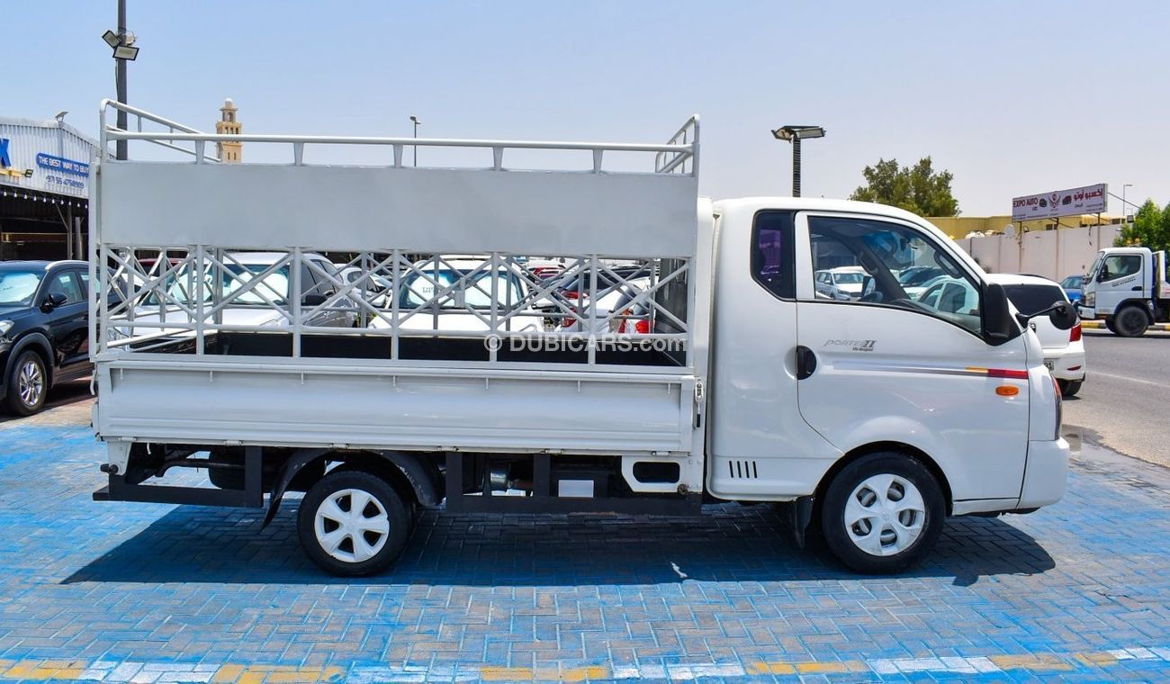 Used Hyundai Porter 2 2014 for sale in Dubai - 633413