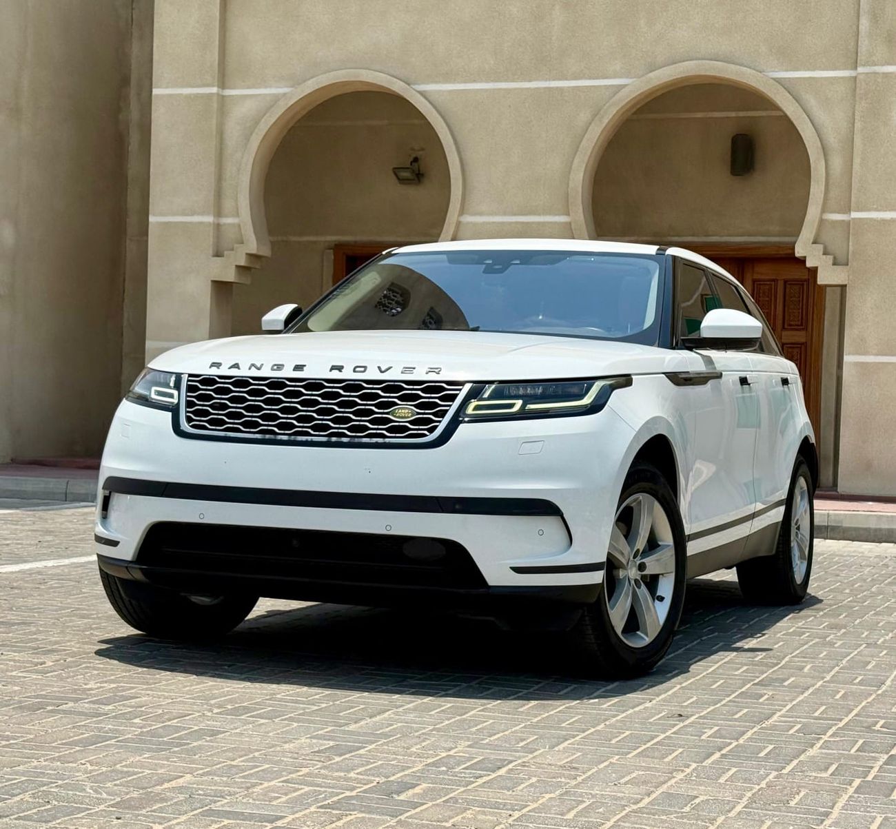 Used Land Rover Range Rover Velar P250 2.0L (246 HP) 2019 for sale in ...