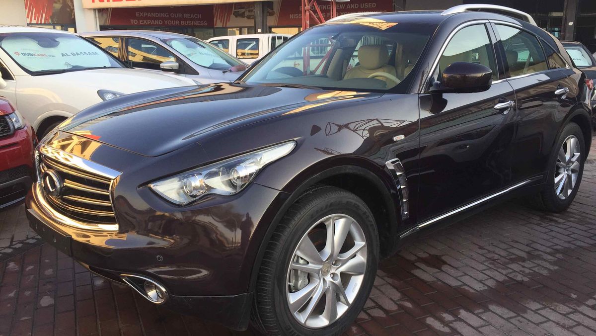 Infiniti FX35 for sale: AED 85,000. Brown, 2012