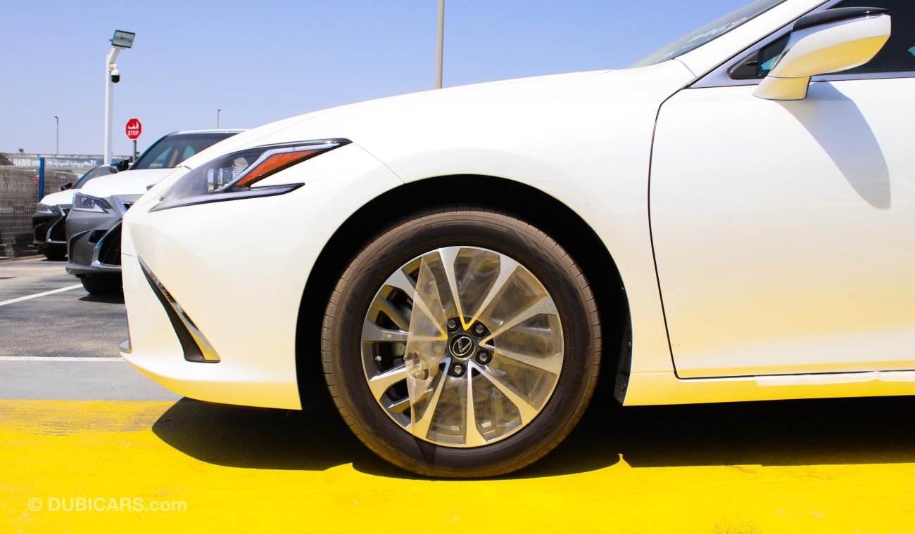 New Lexus ES 300 H 2022 for sale in Dubai - 543461