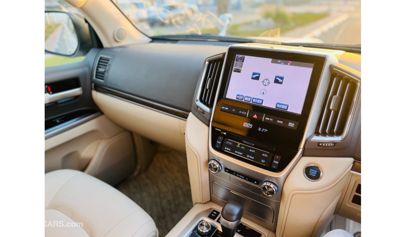 Used Toyota Land Cruiser 2020 for sale in Dubai - 570844