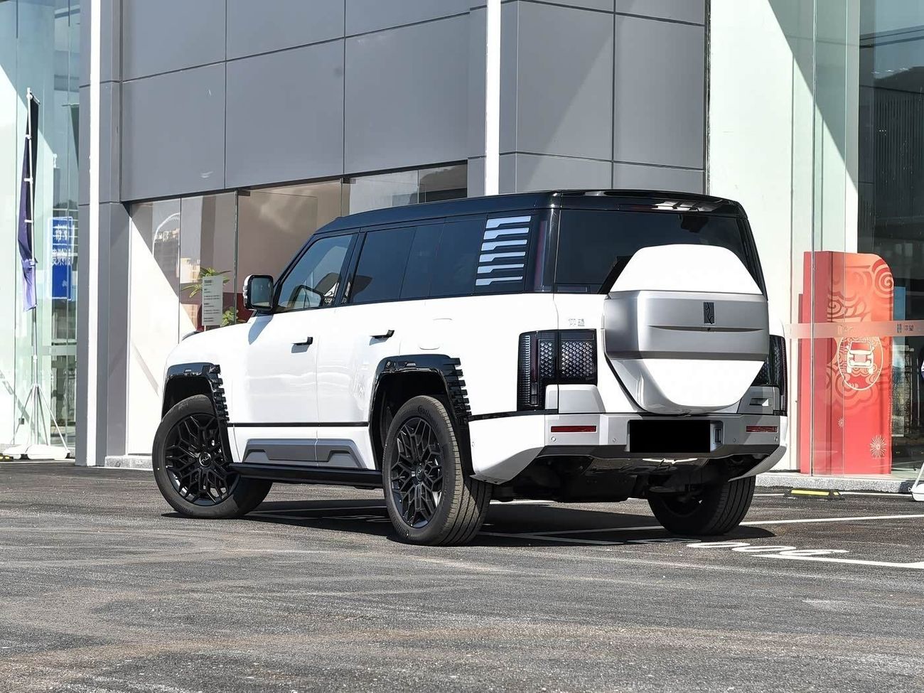 New Yangwang U8 U8 Premium Edition | 22" Sport Wheels | 12.8" Rear Screen | 2023 | COMING SOON ...