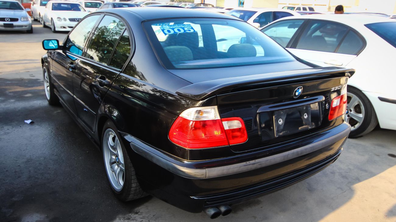 Used BMW 330i i 2001 for sale in Dubai - 82259