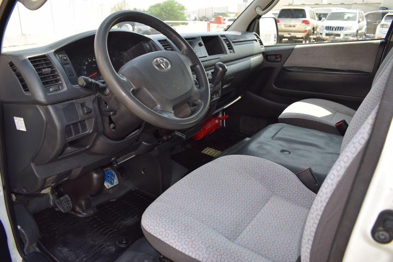 Used Commuter GLX High Roof Toyota Hiace Highroof GLX 13 seater, Model ...
