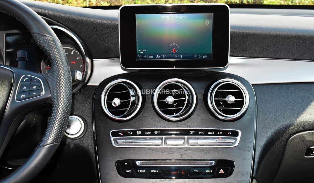Used Mercedes Benz GLC 300 2019 for sale in Dubai - 562910