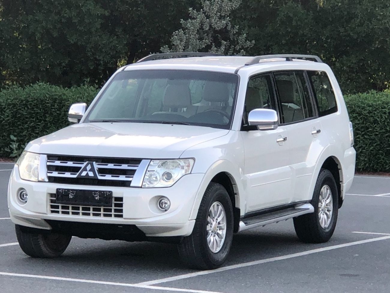Used Mitsubishi Pajero GLS MODEL 2014 GCC PERFECT CONDITION INSIDE AND ...