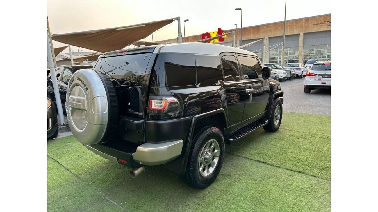 Used Toyota FJ Cruiser Top 2012 for sale in Sharjah - 765441
