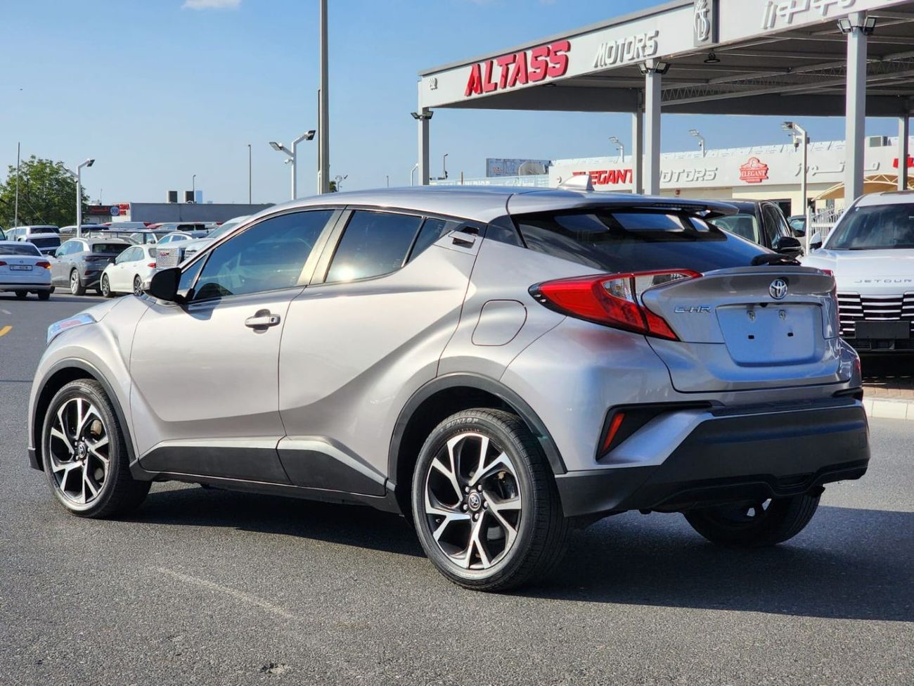 Used TOYOTA CHR 2018 SILVER 2018 for sale in Dubai - 713264