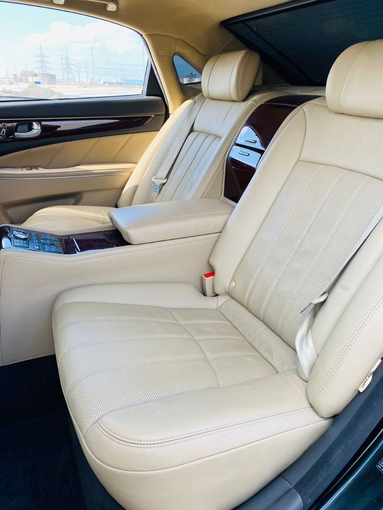 Used Hyundai Equus Good condition car 2011 for sale in Dubai - 701286