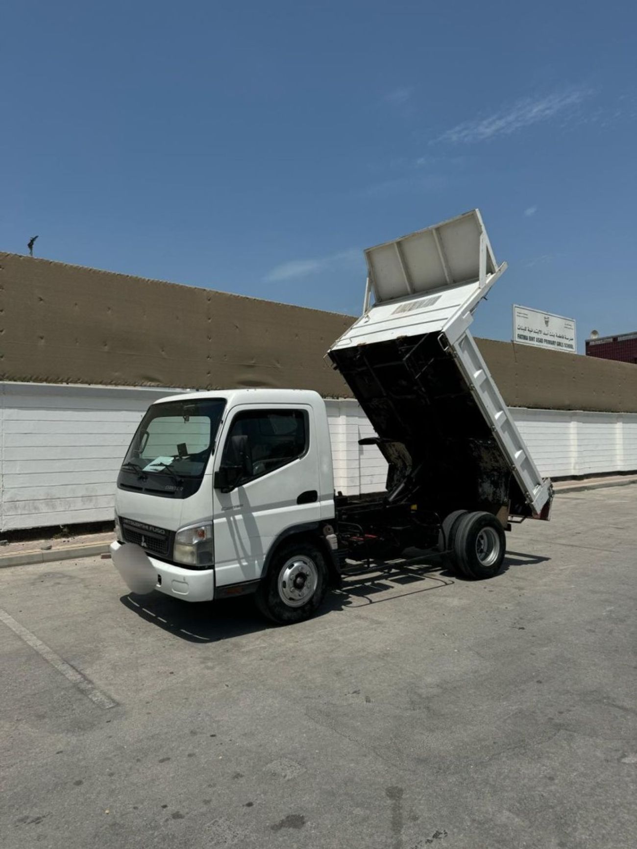 Used Mitsubishi Fuso Canter Tipper / Gcc 2016 for sale in Dubai - 699410