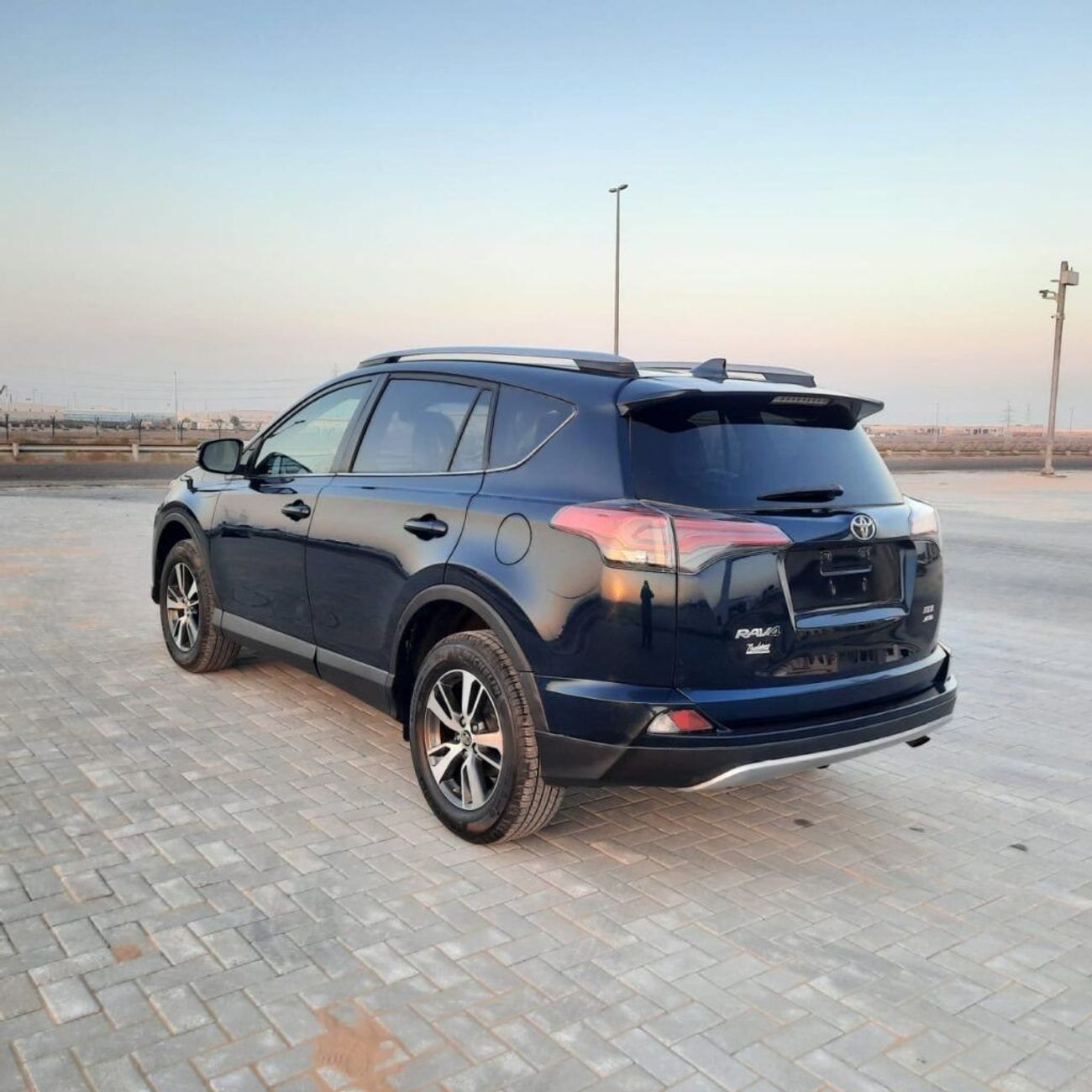 Used 2018 TOYOTA RAV4 XLE 2018 for sale in Dubai - 700016