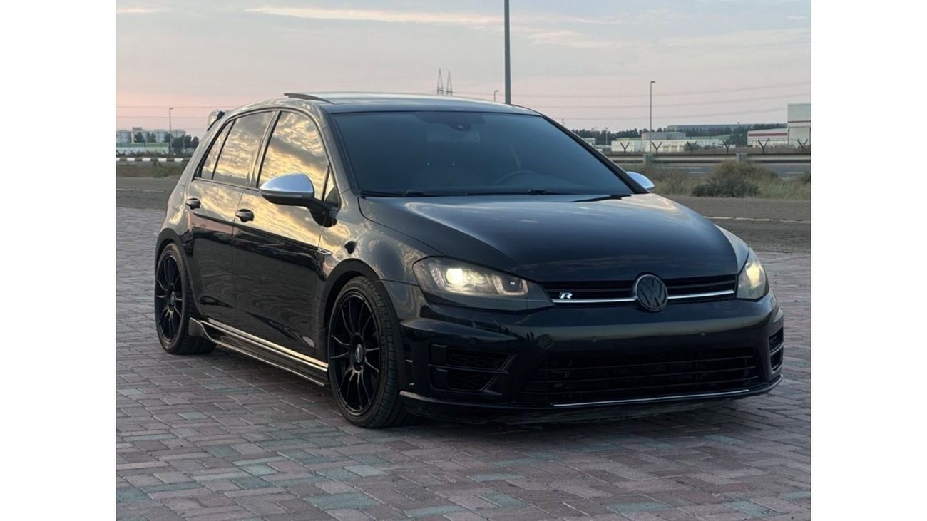 Used Volkswagen Golf R 2016 for sale in Dubai - 700508