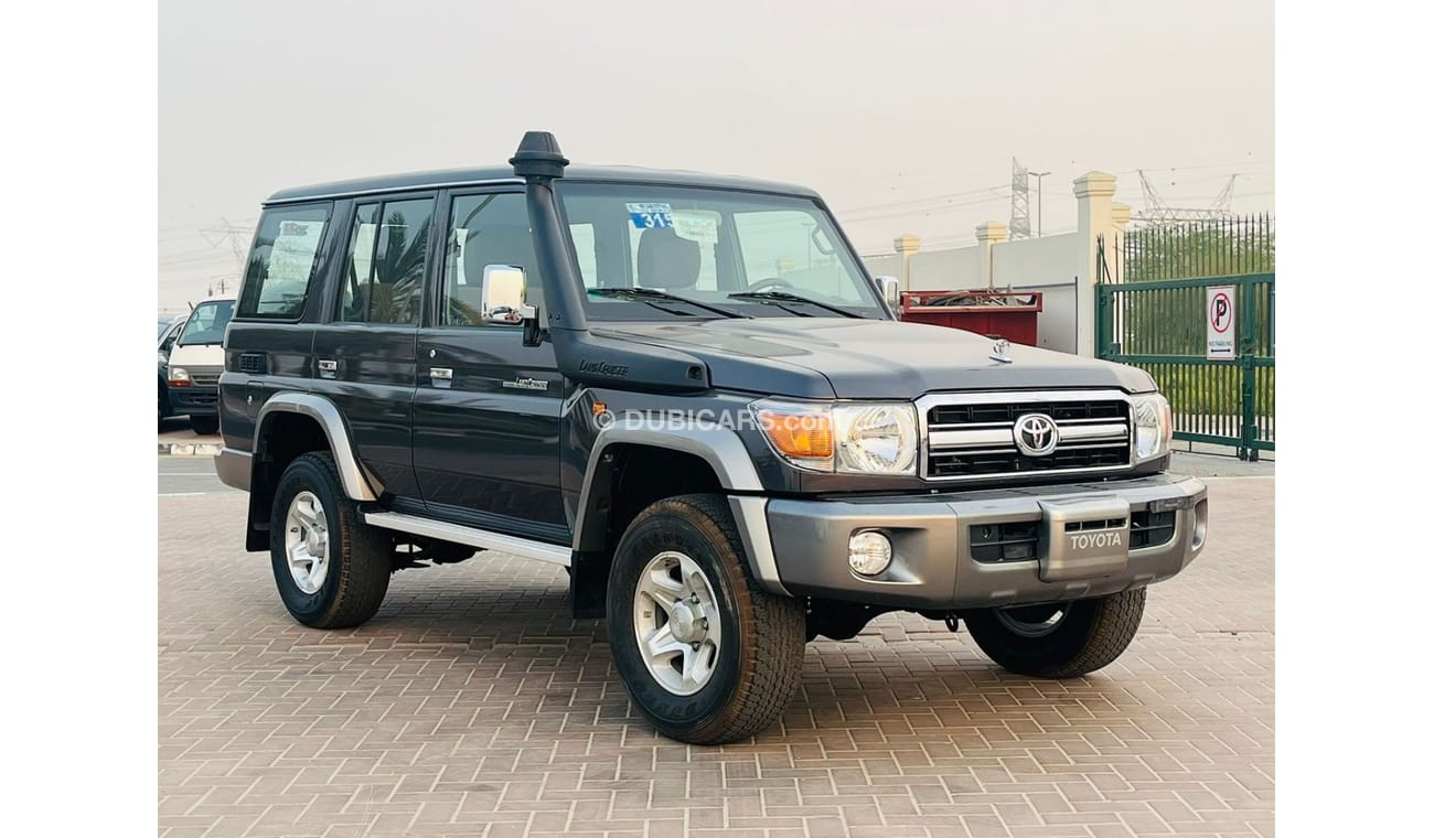 New Toyota Land Cruiser Hard Top LC76 4.0L FULL 2023 for sale in Dubai - 660877