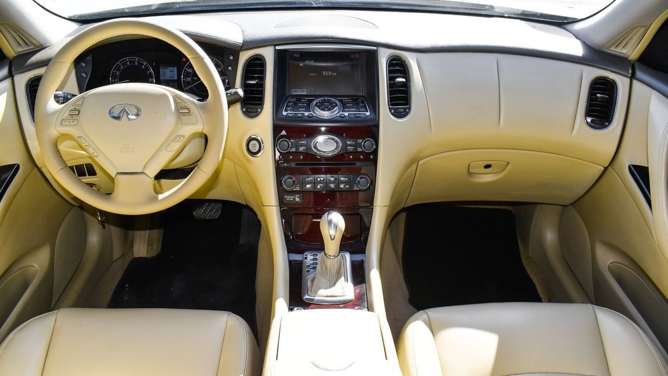 Used Infiniti EX35 2011 for sale in Dubai - 708978