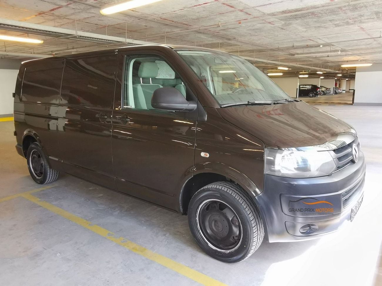 Used Volkswagen T5 Transporter 2015 for sale in Dubai - 728760