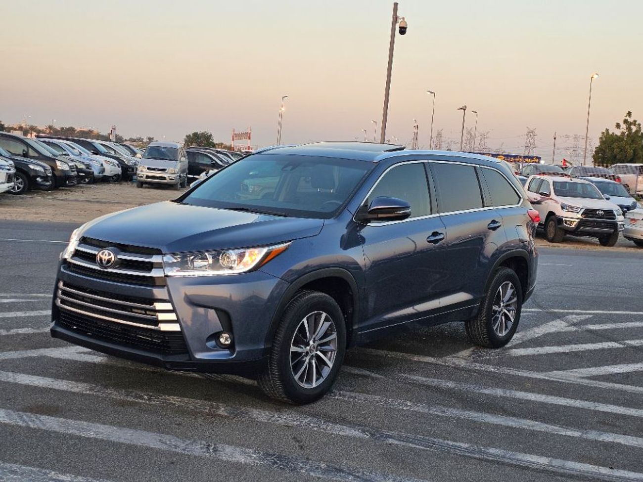 Used Toyota Highlander 2018 model XLE sunroof and original leather ...