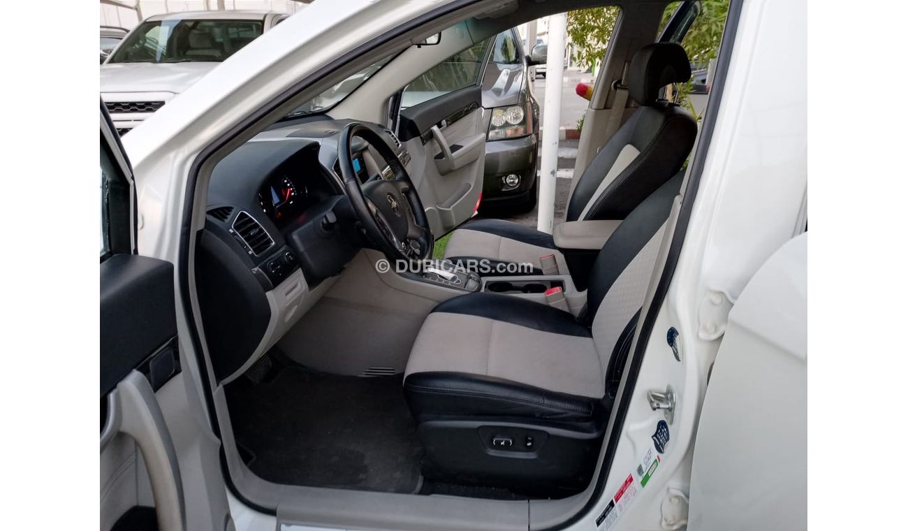 Used Chevrolet Captiva Gulf model 2015, white color, cruise control ...