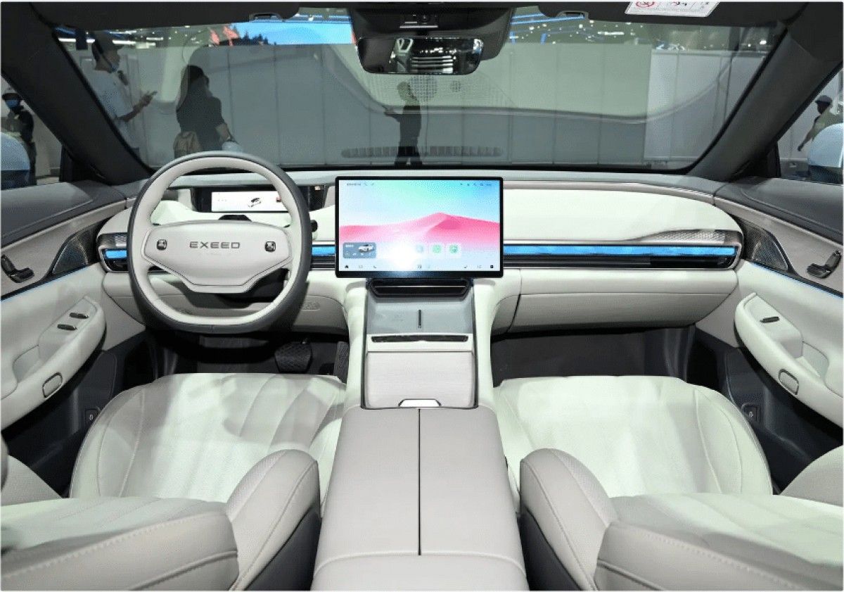 Exeed ES Price in UAE, Images, Specs & Features