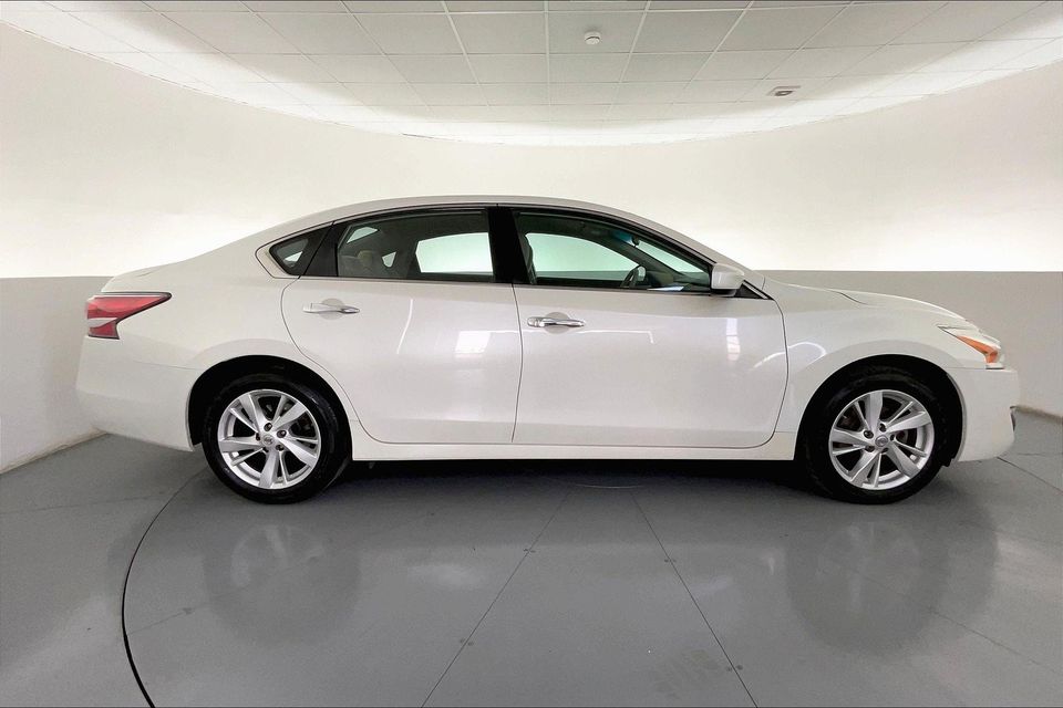 Used Nissan Altima SV 2016 for sale in Dubai - 648357