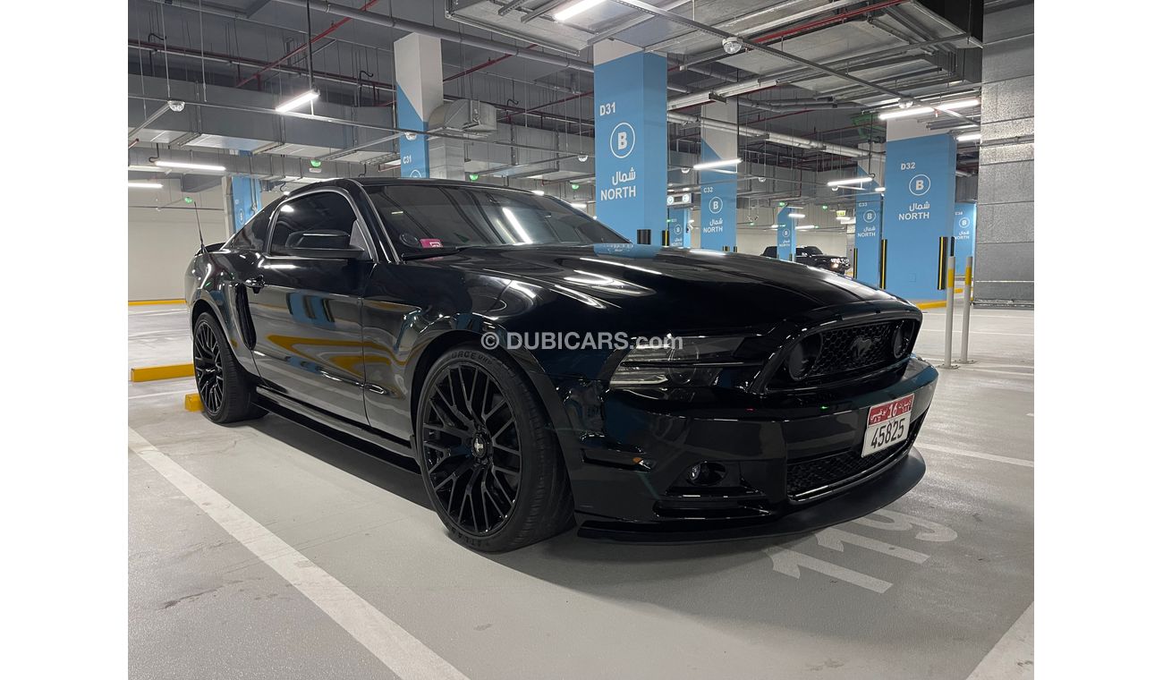 Used Ford Mustang 3.7L 2014 for sale in Abu Dhabi - 644514